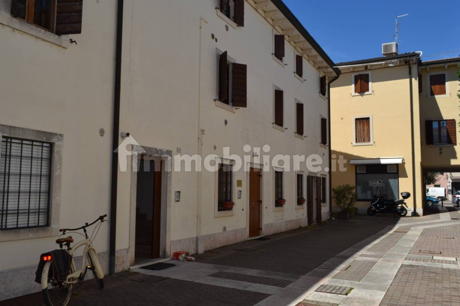 Trilocale via Nino Bixio 143, Villafranca di Verona