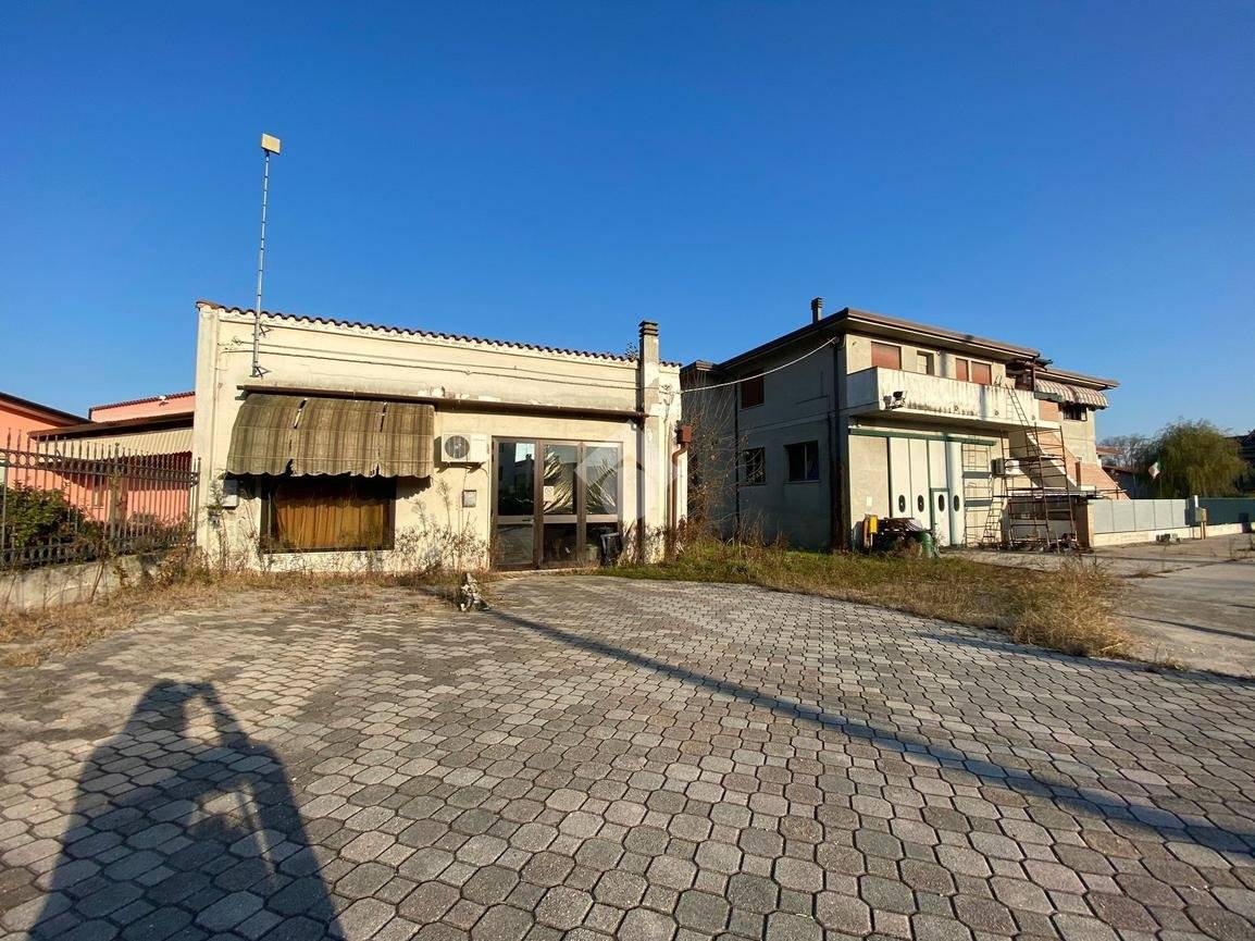 Laboratorio in Vendita