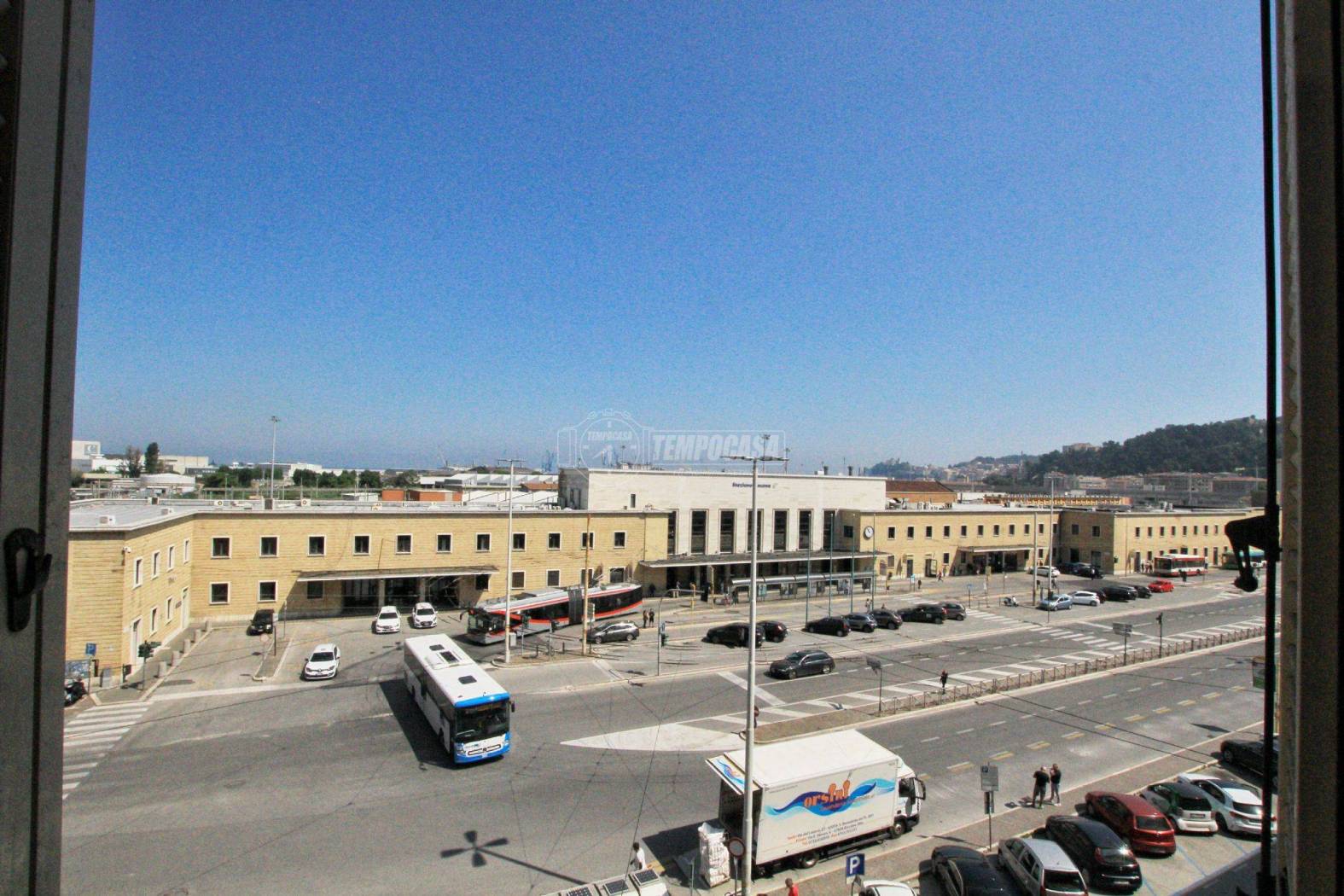 Trilocale piazza Rosselli, Stazione, Ancona