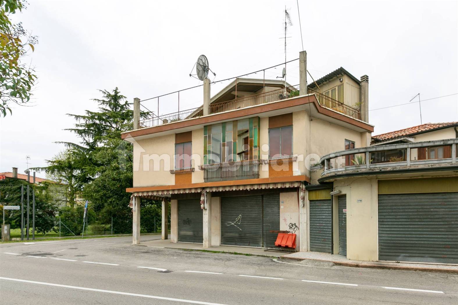 Locale commerciale in Vendita