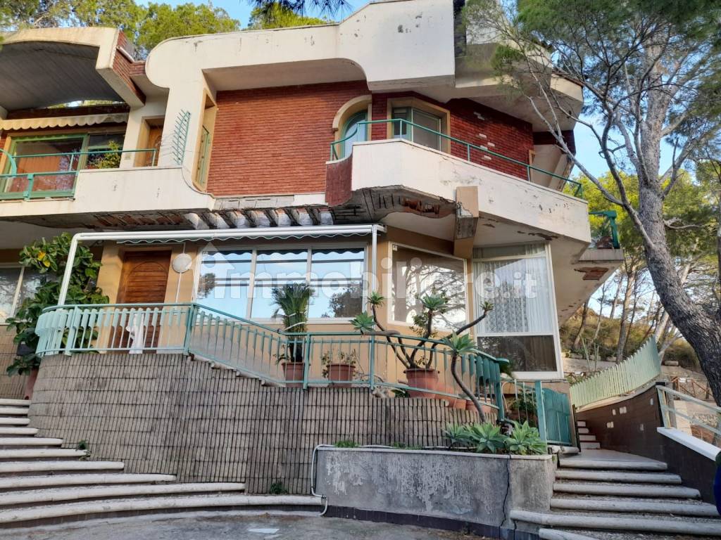 Vendita Appartamento Taormina. Bilocale in Isola Bella. Piano rialzato ...