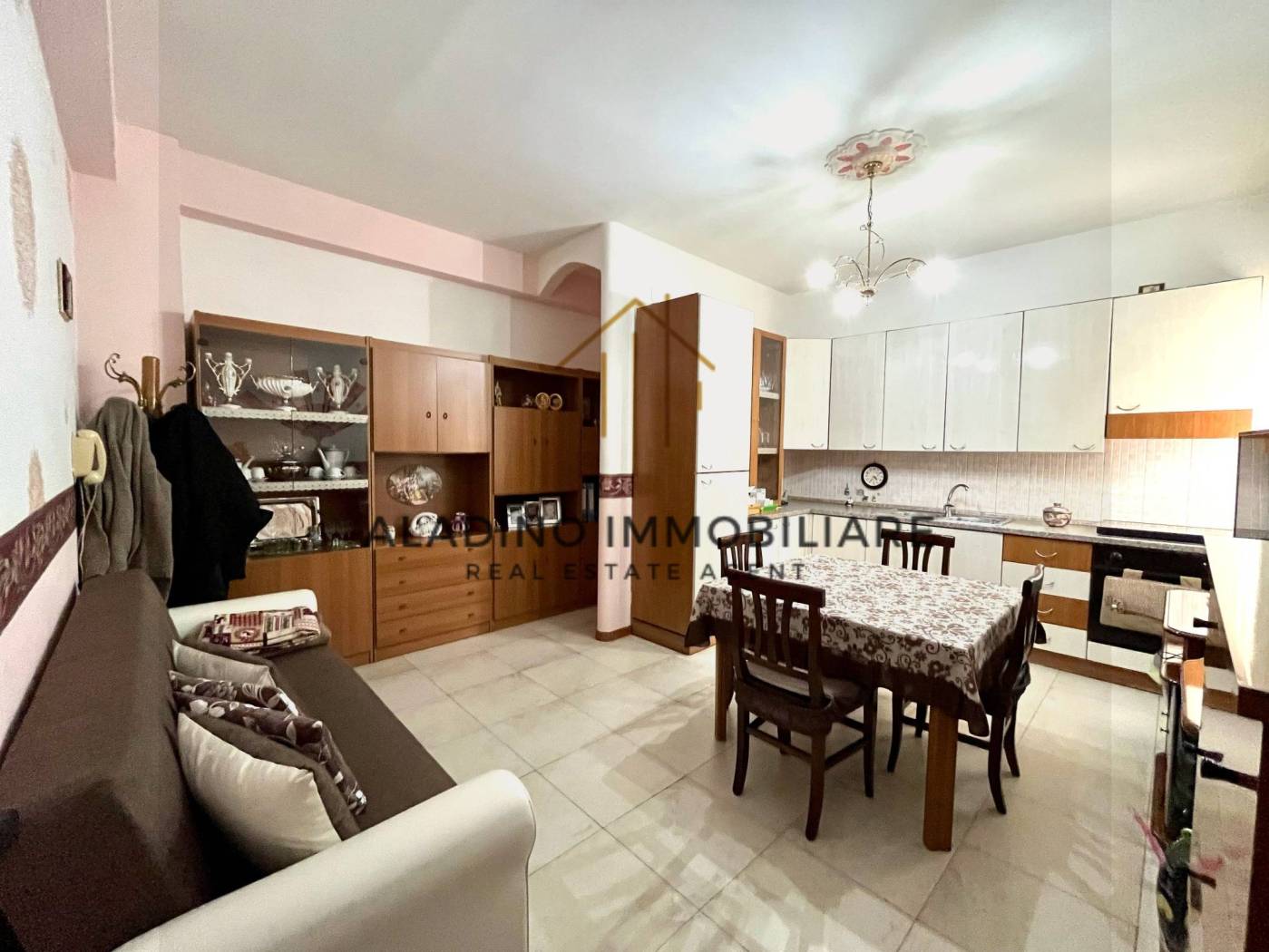 Trilocale buono stato, quarto piano, Trani