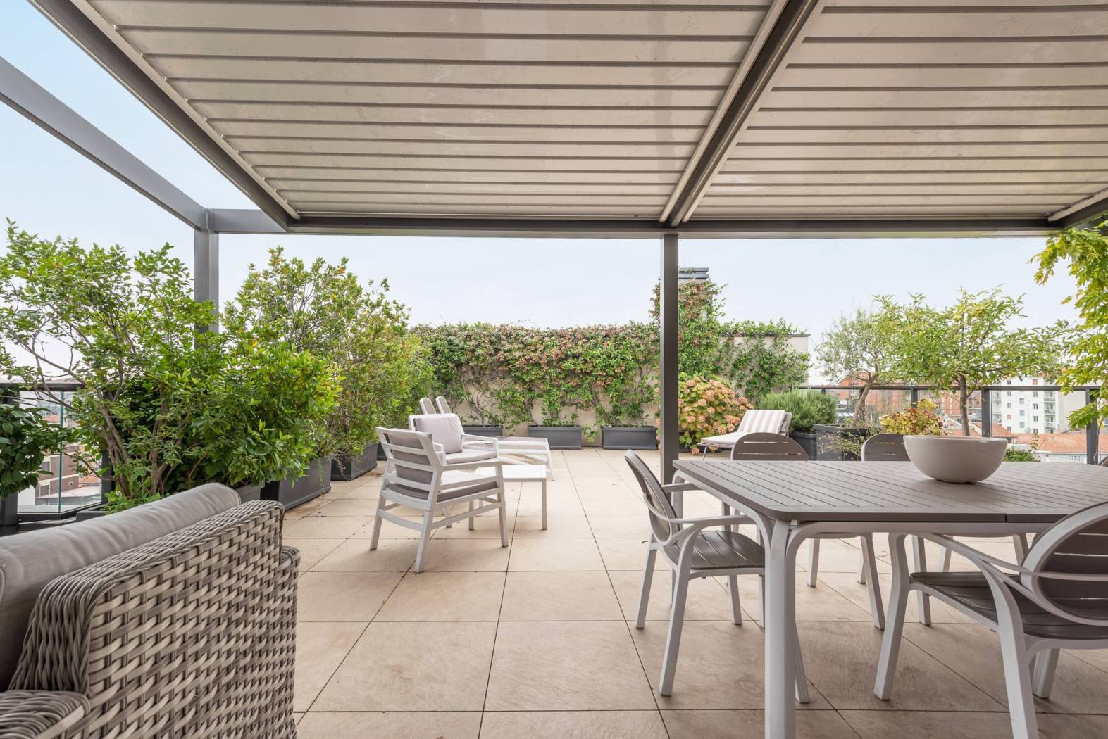 Quadrilocale viale Legioni Romane 27, Bande Nere, Milano