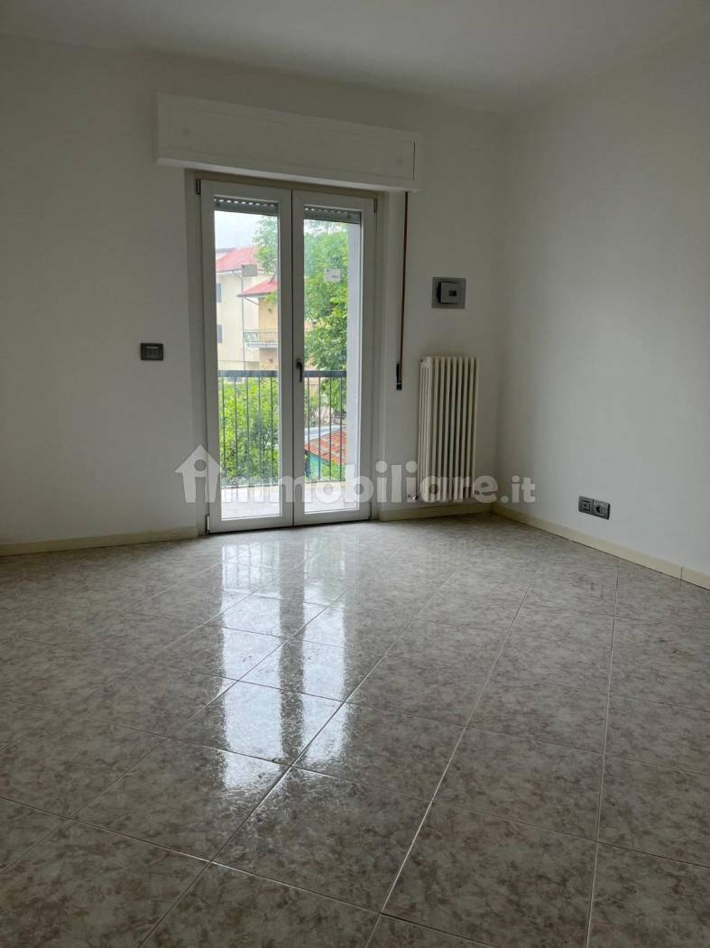 Trilocale ottimo stato, primo piano, Piattoni Villa Sant'Antonio, Castel di Lama