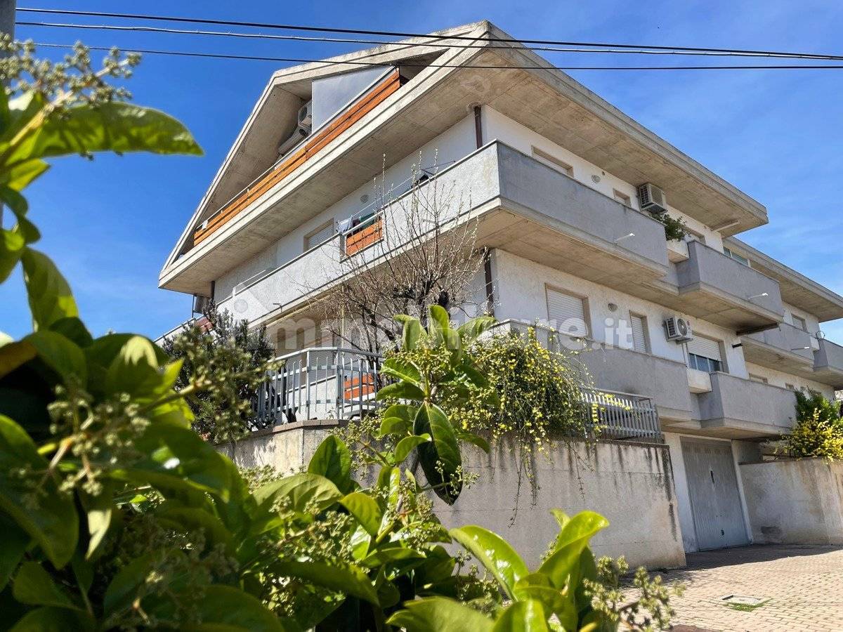 Trilocale via Colle Innamorati , 320, Colli Innamorati - Madonna, Pescara