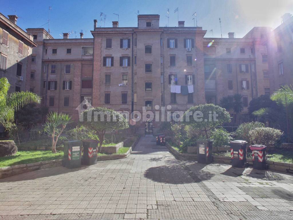 Affitto Appartamento Roma. Bilocale in Lungotevere Testaccio. Ottimo ...