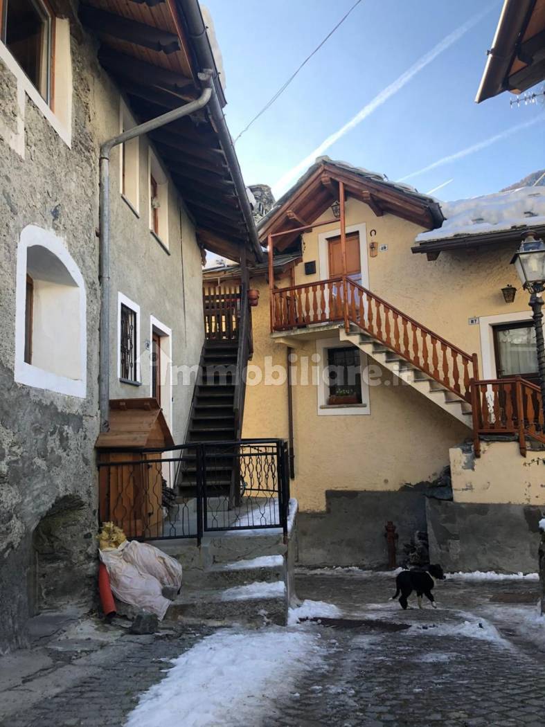 Bilocale ottimo stato, primo piano, Centro, Brusson