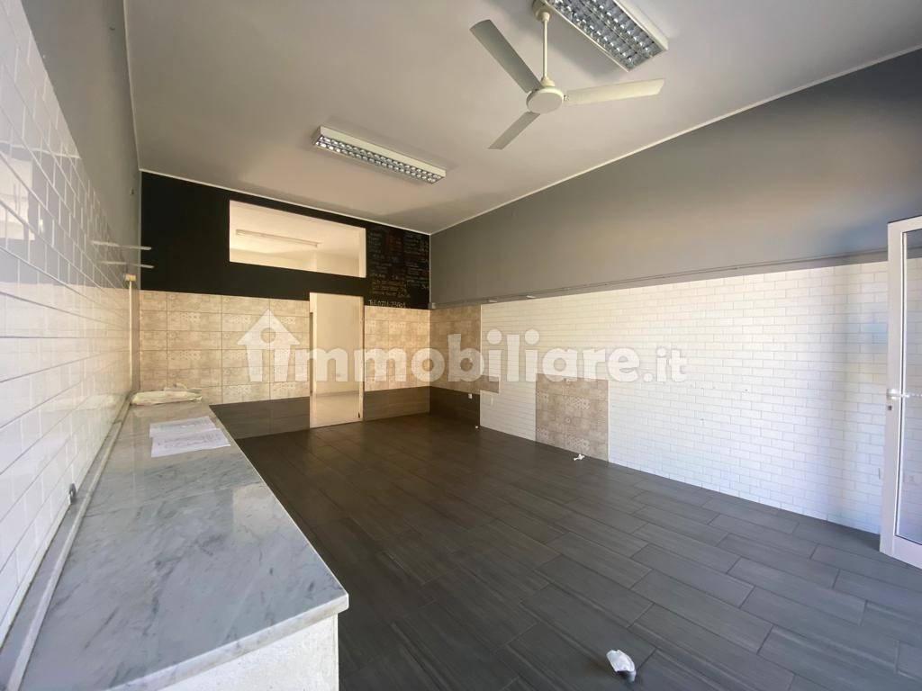 Locale commerciale, Pesaro, Rif. 103475430 - Immobiliare.it