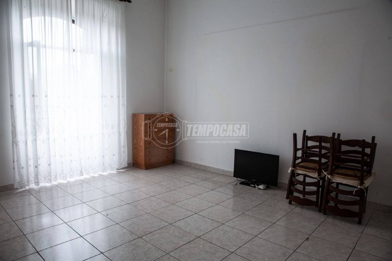 Trilocale viale Giuseppe Azari 156, Suna Alta, Monterosso, Cavandone, Verbania