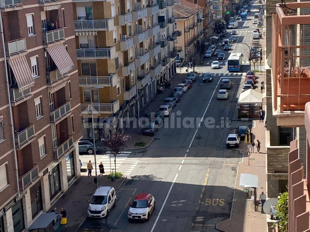 Vendita Appartamento Moncalieri. Bilocale in via Cesare Battisti 2. Da ristrutturare, quinto ...
