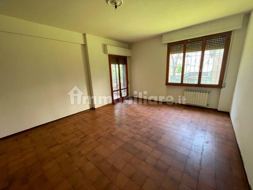 Appartamento da ristrutturare, piano rialzato, Zarini - Valentini, Prato