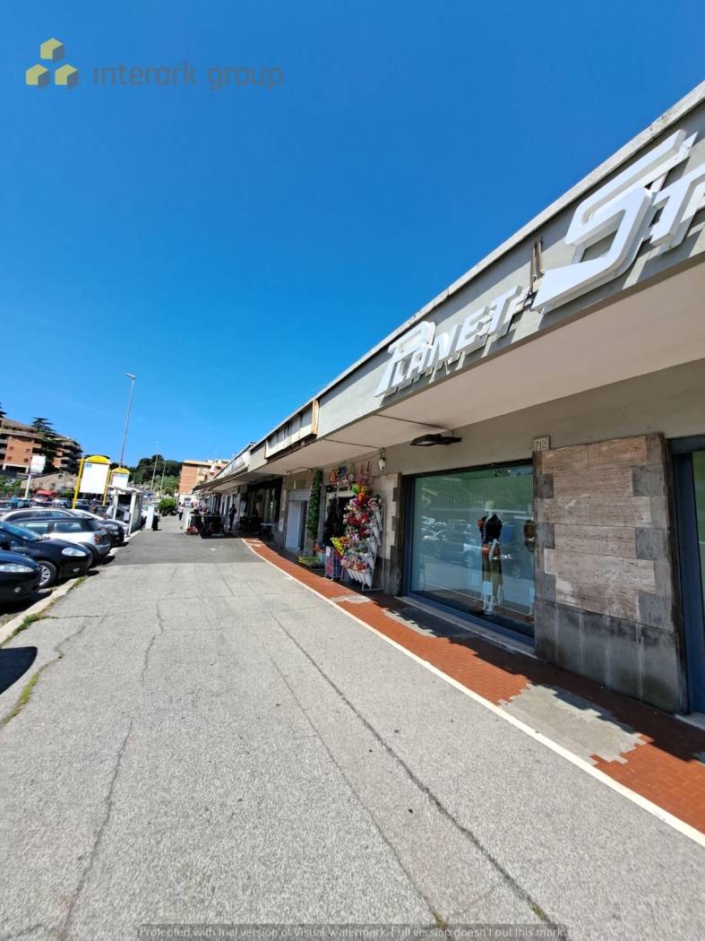 Locale commerciale in Vendita