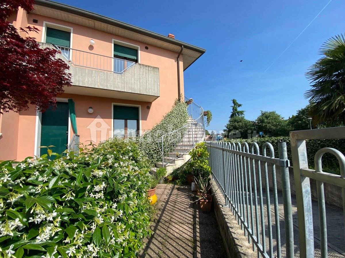 Trilocale via Iv Novembre , 94, Centro, Ospedaletto Euganeo