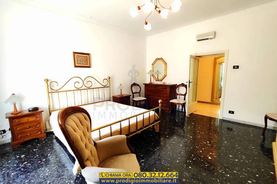 Trilocale da ristrutturare, terzo piano, Molfetta