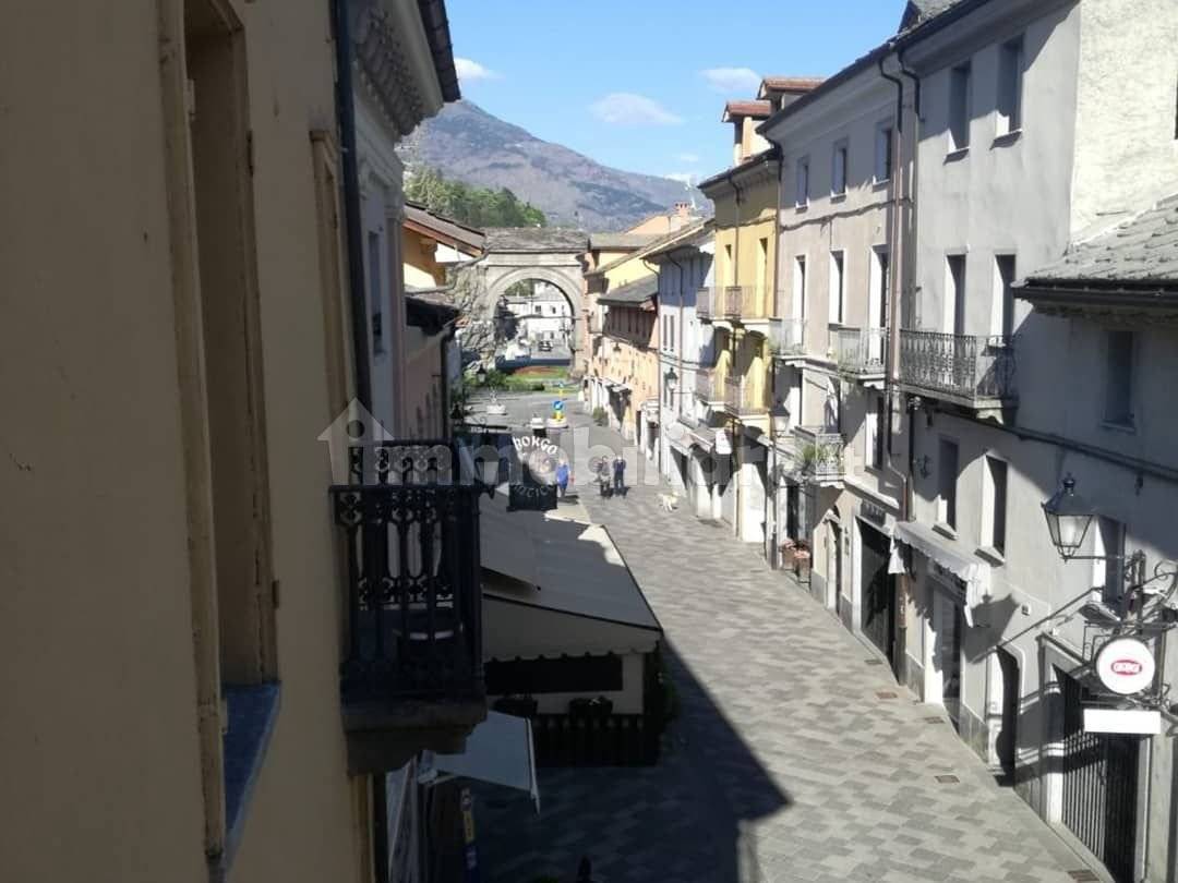 Bilocale via Sant'Anselmo 137, Centro, Aosta