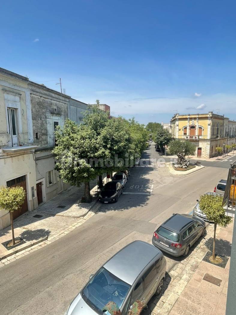 Appartamento via Latiano 73, Oria