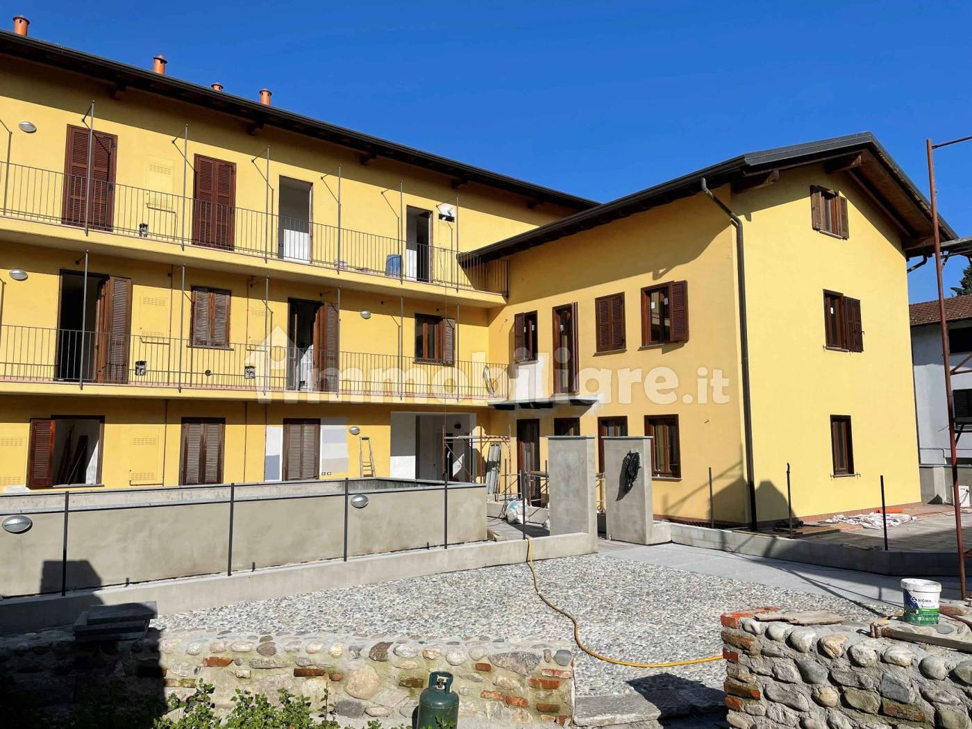 Quadrilocale piazza Martiri, Centro, Borgo Ticino