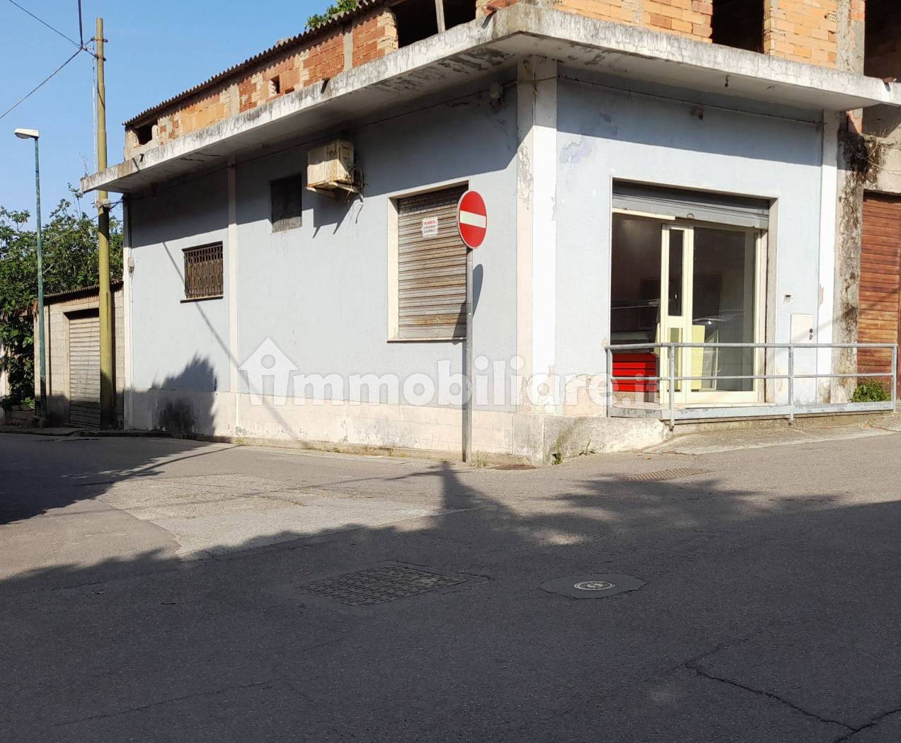 Locale commerciale in Vendita