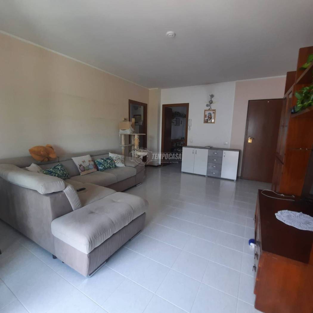 Trilocale buono stato, primo piano, Centro, Agrate Brianza