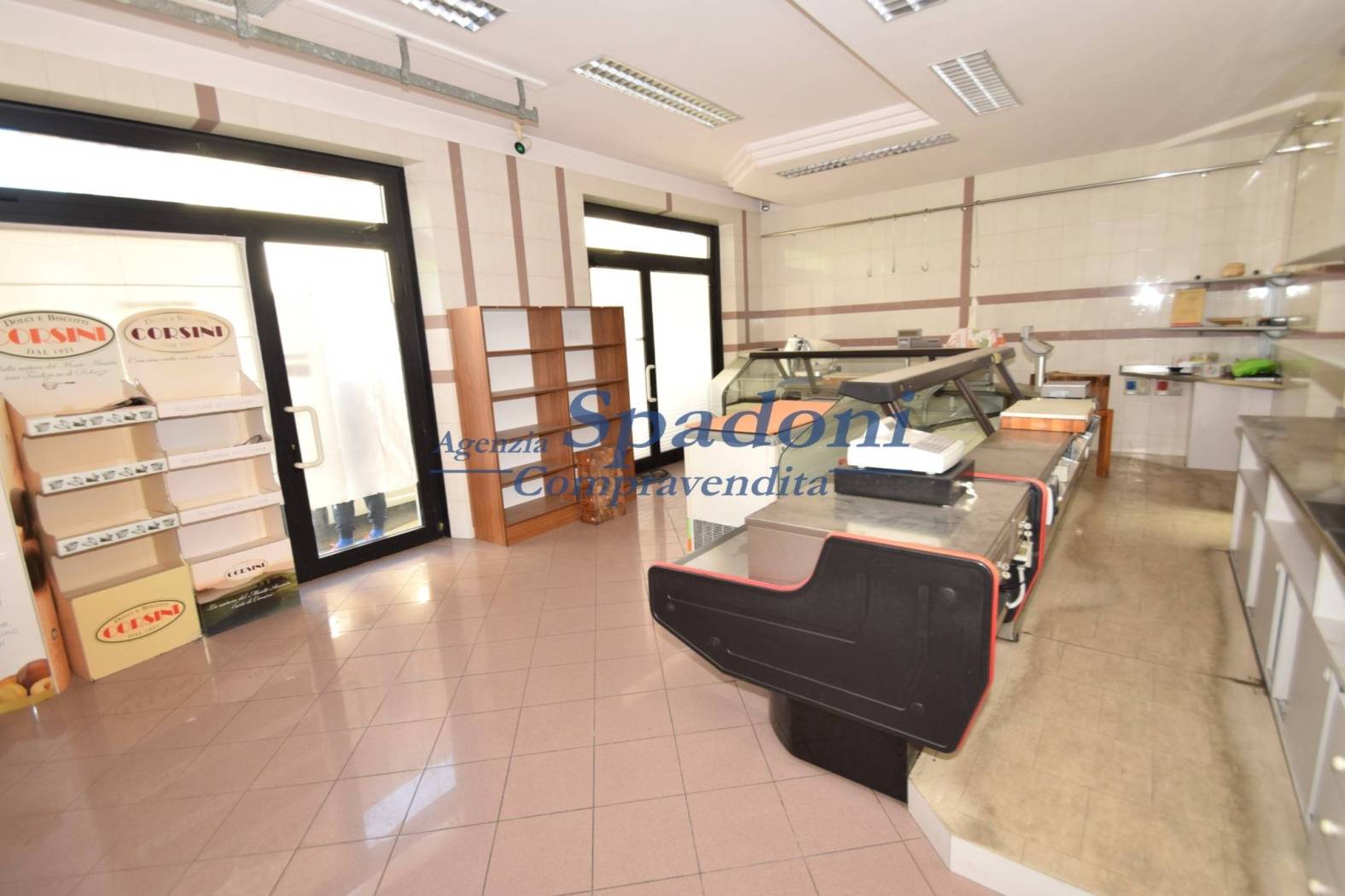 Locale commerciale in Vendita