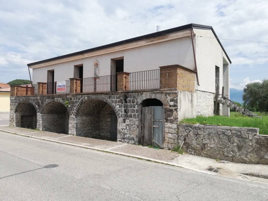 Vendita Rustico in via Roma Dragoni. Nuovo, 198 m², rif. 103522678