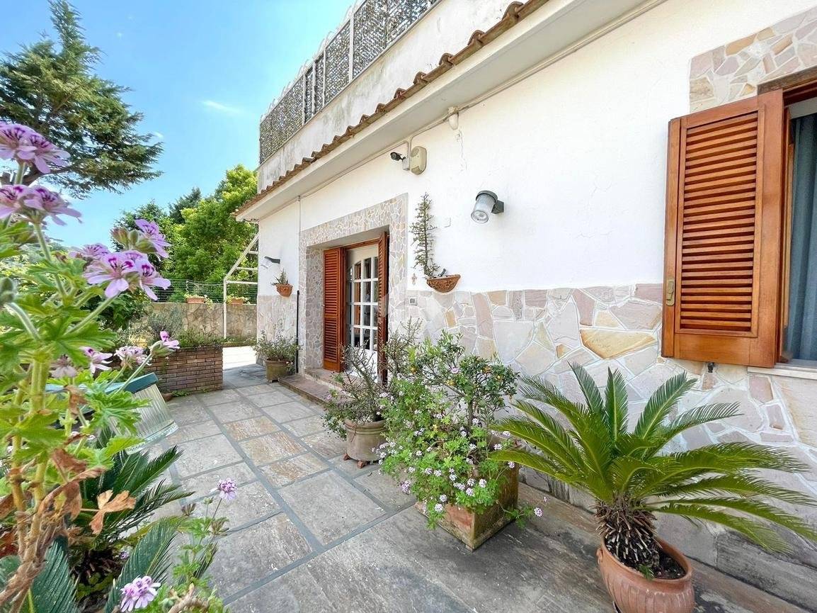 Quadrilocale via Cigliari 3, Centro, Massa Lubrense