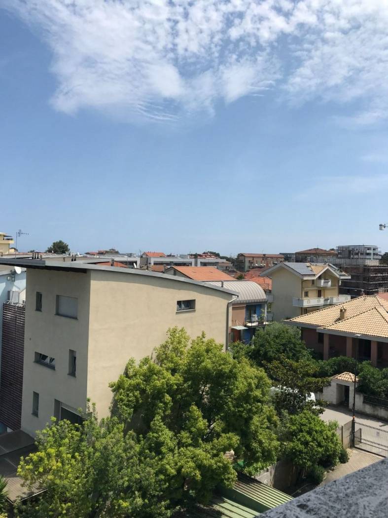 Quadrilocale via Nazionale Adriatica Nord 138, Viale Bovio - Piazza Duca degli Abruzzi, Pescara