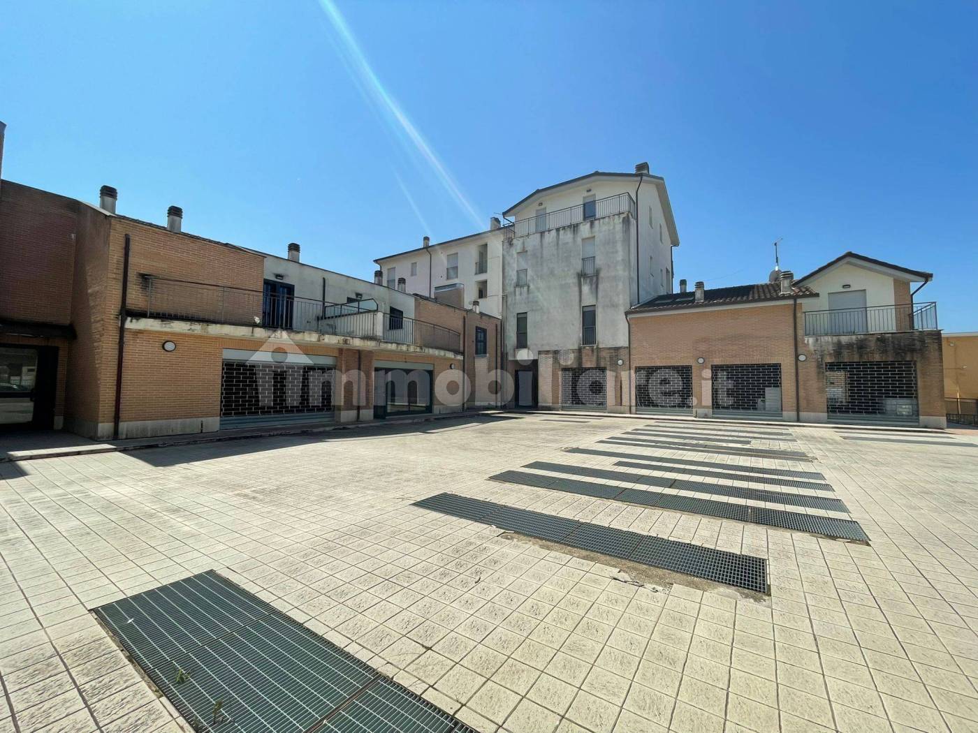 Locale commerciale in Vendita