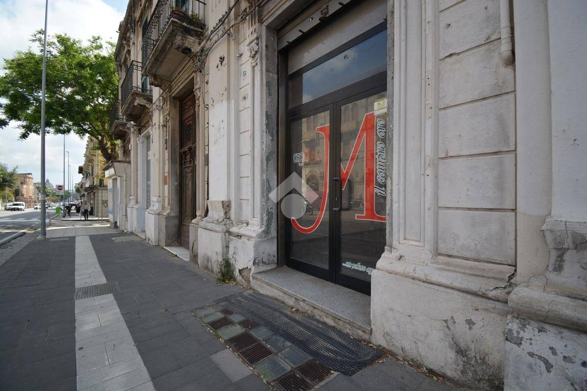 Locale commerciale in Vendita