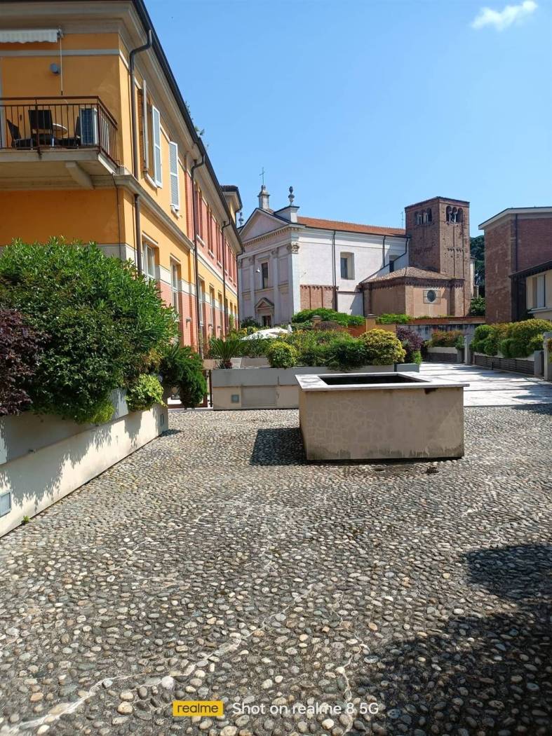 Quadrilocale piazza San Leonardo 12, Centro, Mantova