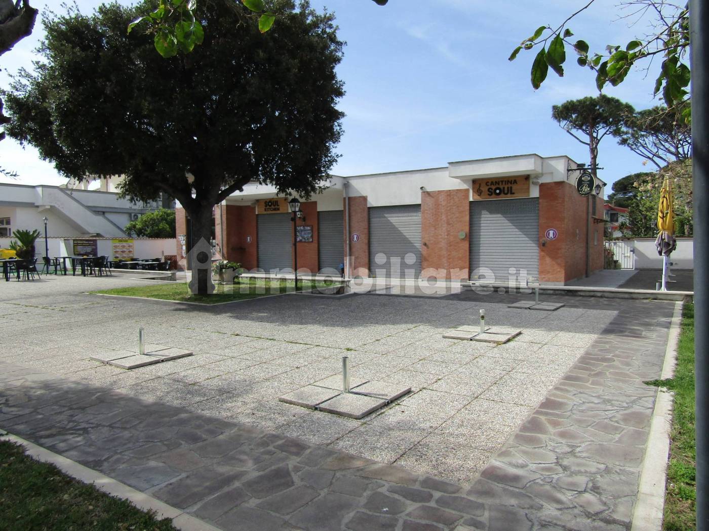 Locale commerciale in Vendita