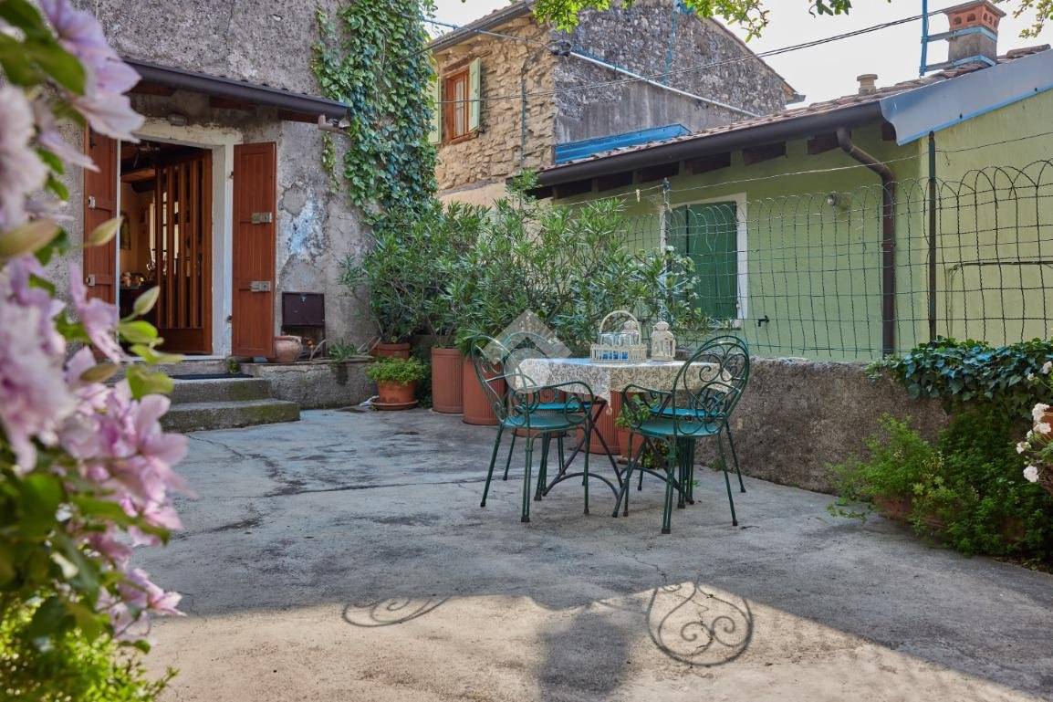 Quadrilocale via San Luca 44, Magugnano, Brenzone sul Garda