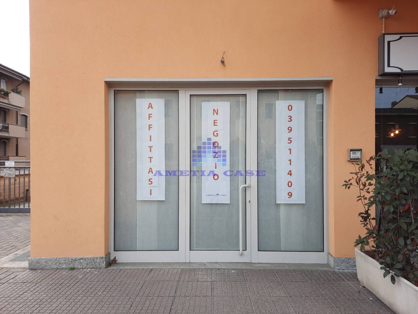 Locale commerciale in Vendita