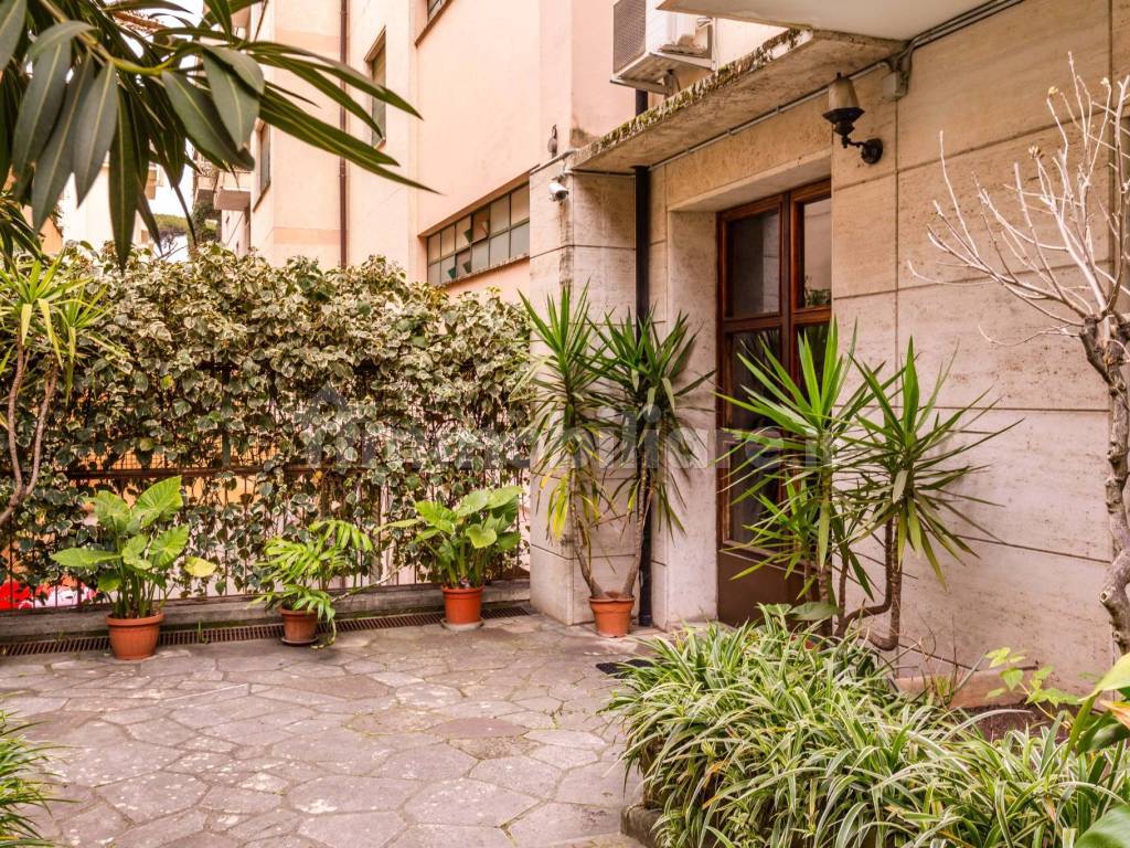 Vendita Appartamento Roma. Trilocale in via Taro. Da ristrutturare ...