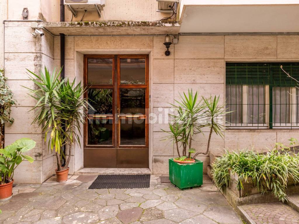 Vendita Appartamento Roma. Trilocale in via Taro. Da ristrutturare ...