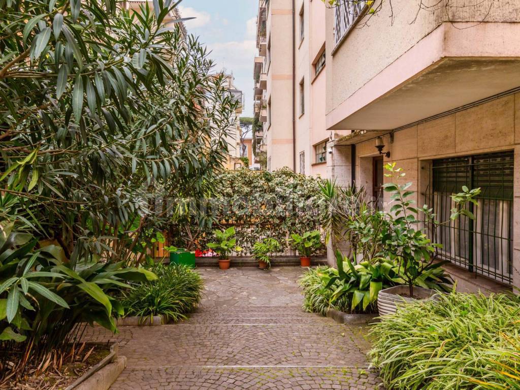 Vendita Appartamento Roma. Trilocale in via Taro. Da ristrutturare ...