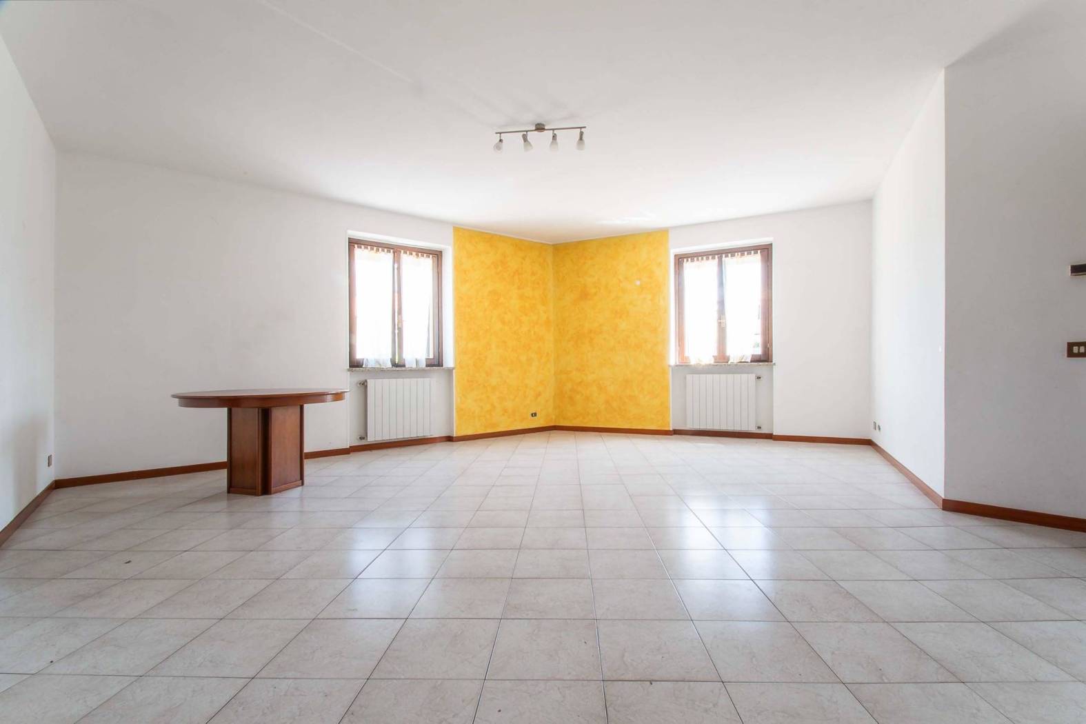 Quadrilocale piazza Sant'Anna, Locate Varesino