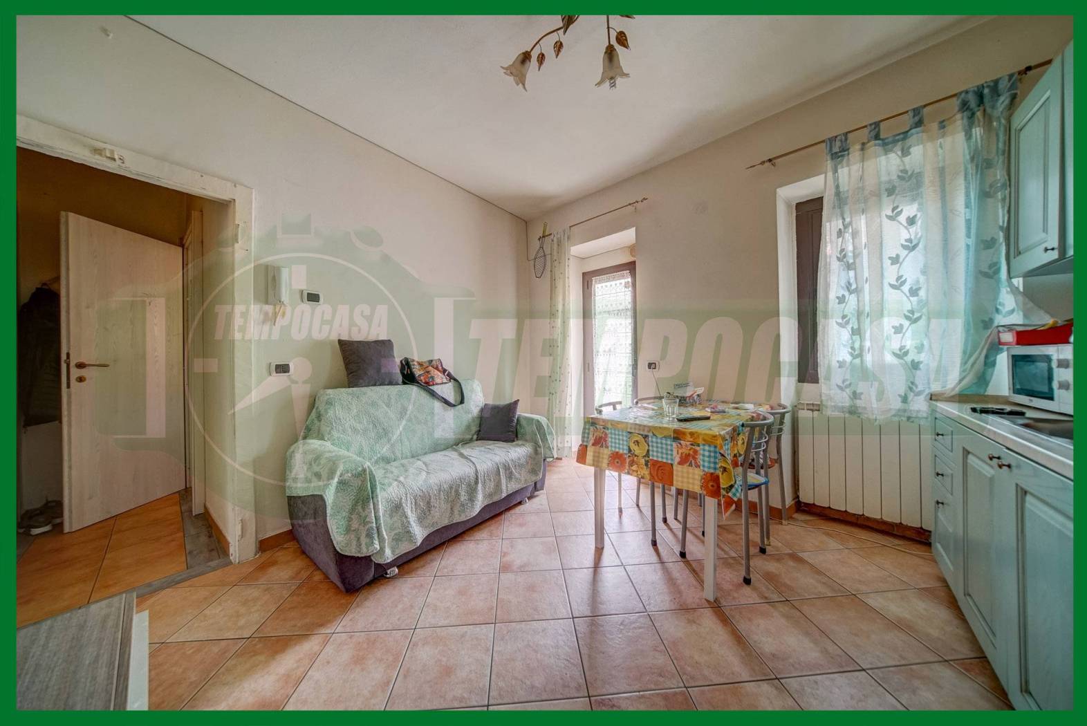 Bilocale vicolo Bravo, Centro, Gavirate