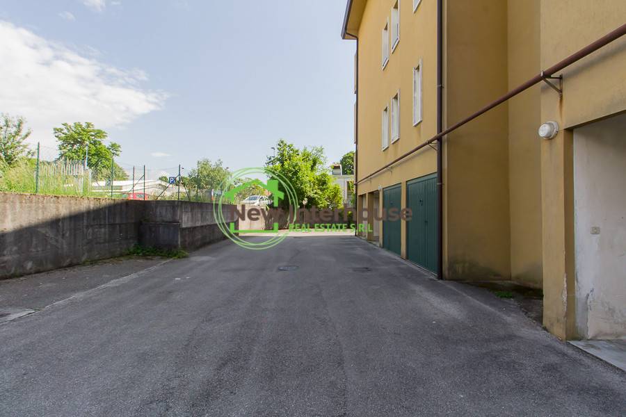 Vendita Appartamento in via Umberto I 22. Maniago. Buono stato, secondo ...