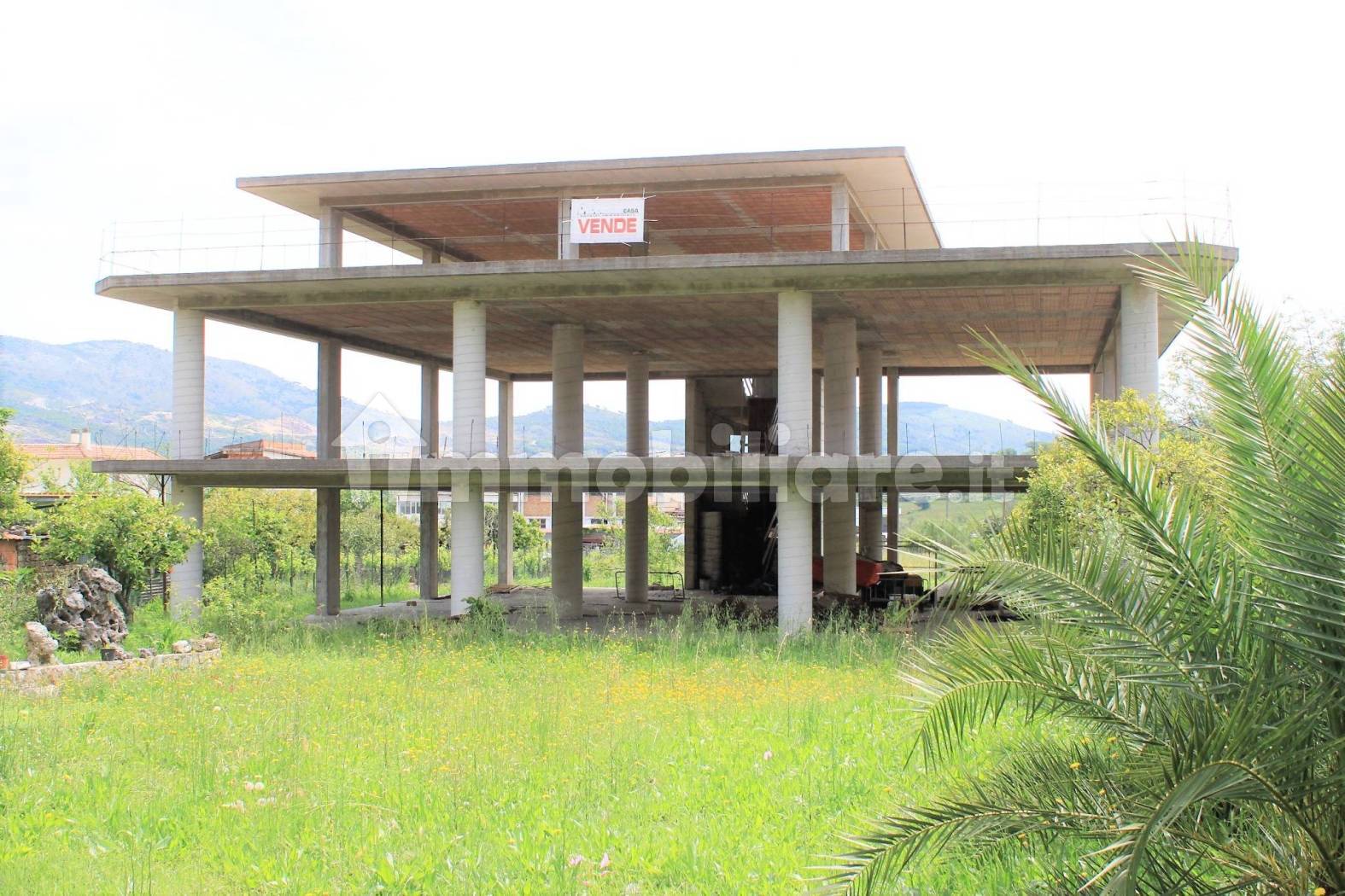 Locale commerciale in Vendita