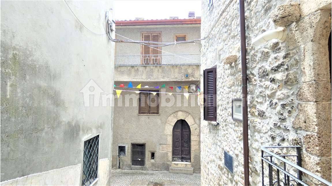 Quadrilocale piazza Garibaldi, 32, Centro, Vico nel Lazio