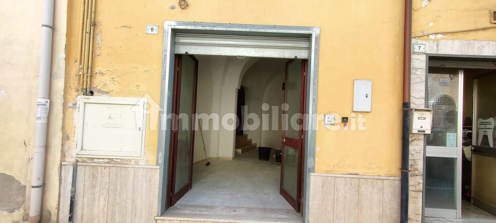 Locale commerciale in Vendita