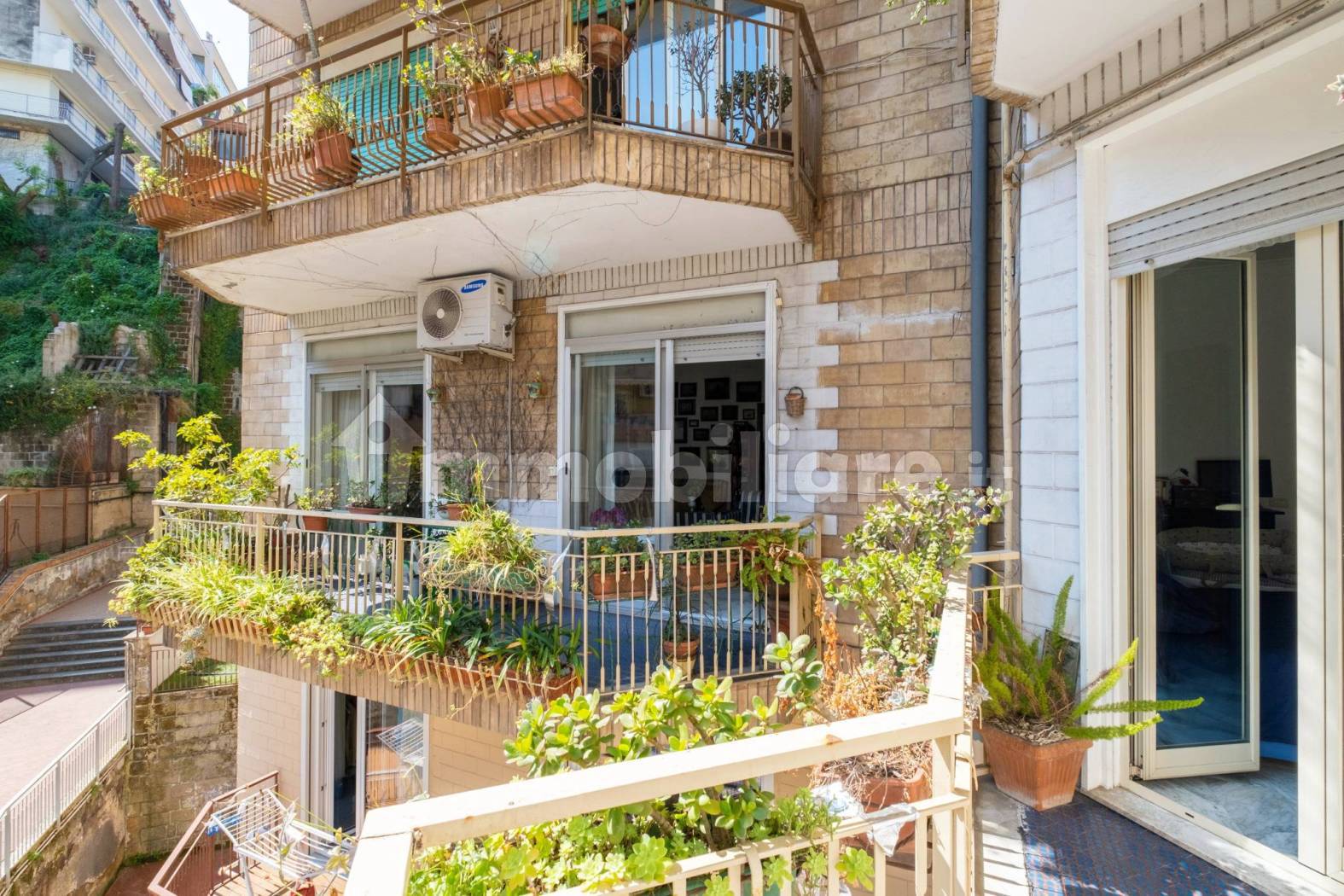 Appartamento buono stato, secondo piano, Posillipo, Napoli