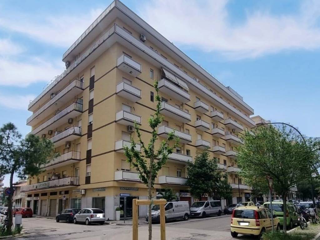 Vendita Appartamento Pescara. Trilocale in via Antonio De Nino 36. Ottimo stato, quarto piano ...