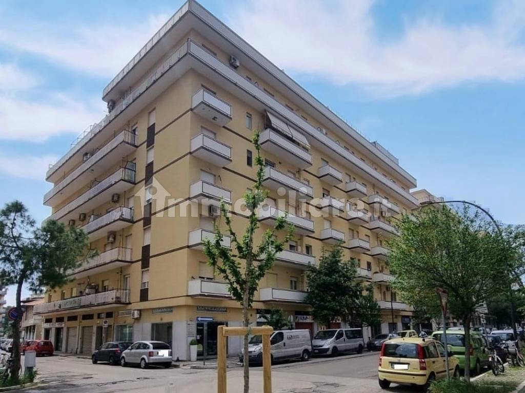 Vendita Appartamento Pescara. Trilocale in via Antonio De Nino 36. Ottimo stato, quarto piano ...