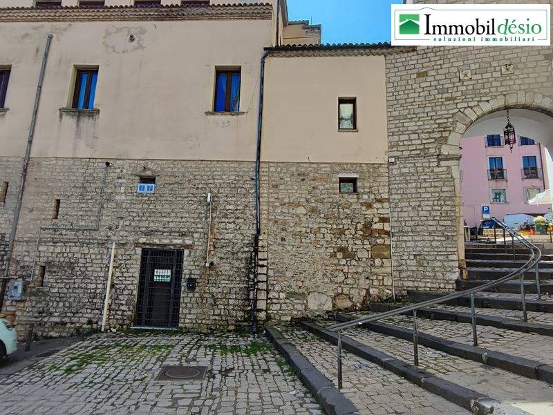 Locale commerciale in Vendita