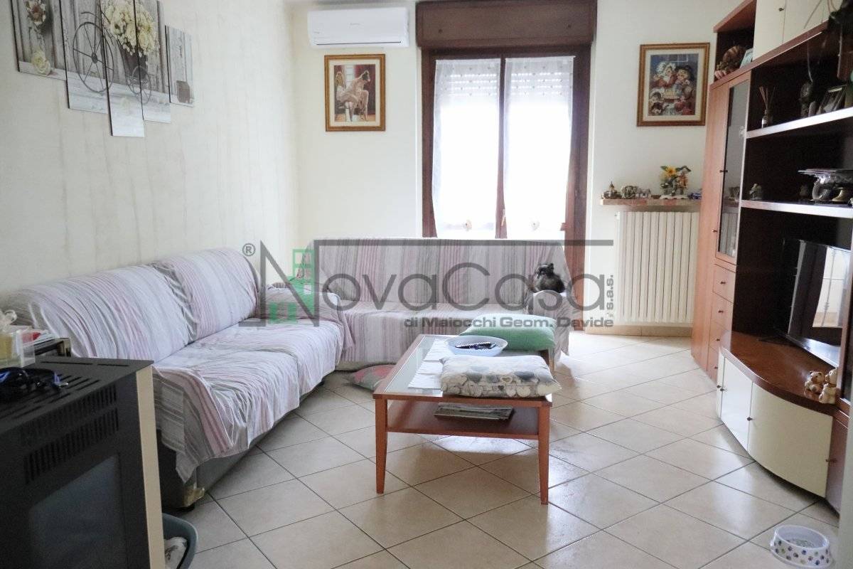 Trilocale via Albertino piazza, Centro, Castiglione d'Adda