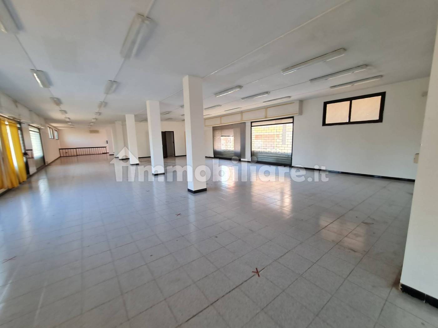 Locale commerciale in Vendita