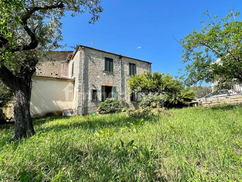 Vendita Appartamento Fara in Sabina. Trilocale in viale Roma. Ottimo ...