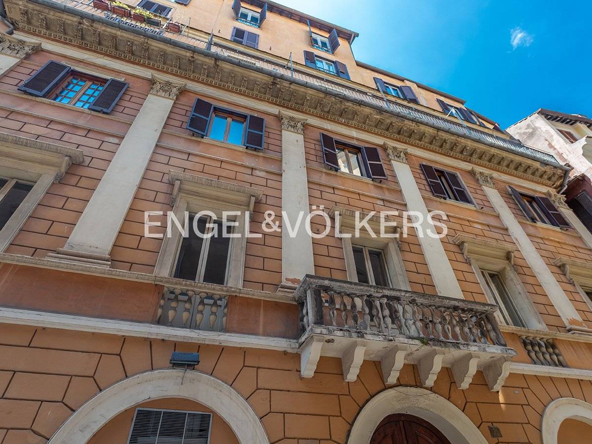 Appartamento via dei Montecatini, Pantheon, Roma